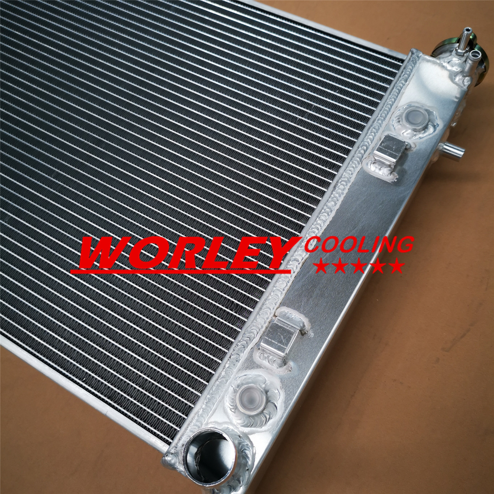 QLD-ALUMINUM RADIATOR FOR VZ Commodore ADVENTRA MONARO CREWMAN LS1 LS2 ...